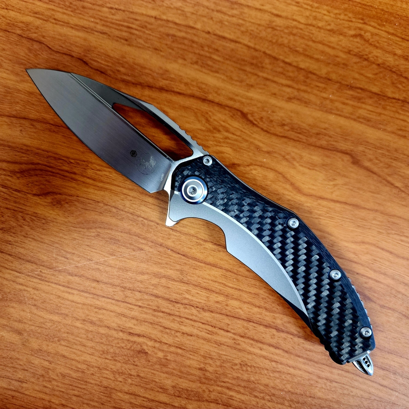 Microtech 165C-4CFTI Matrix CF/Ti Handle Hand Satin Blade Blue Ti Pivot Collar - DNK Knives