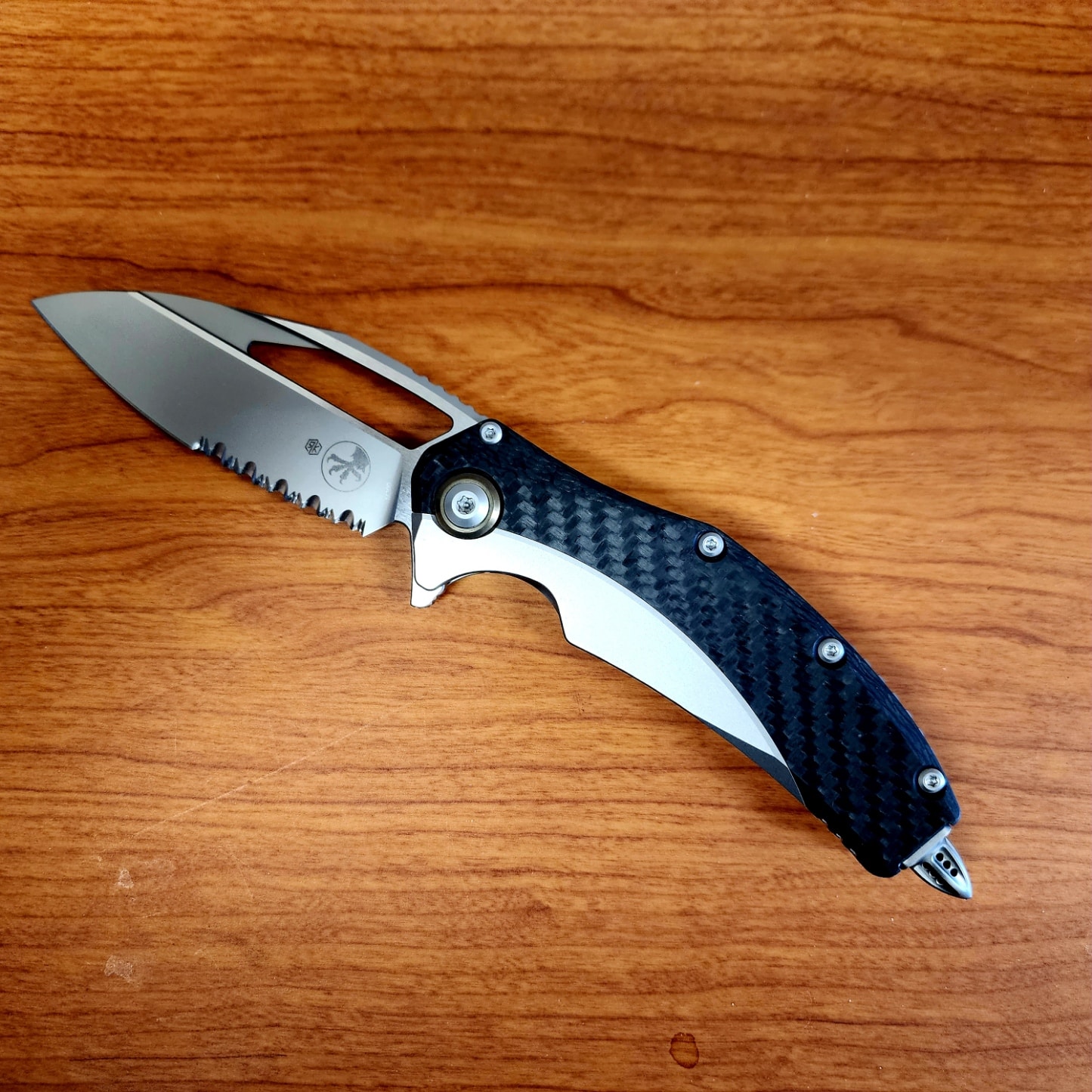 Microtech 165C-8CFTI Matrix CF/Ti Handle Bead Blast Serrated Blade ...