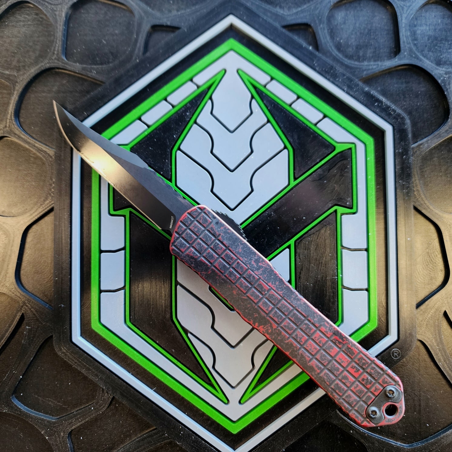 Heretic Knives Manticore E DLC Bowie Breakthrough Red Grenade Grip ...