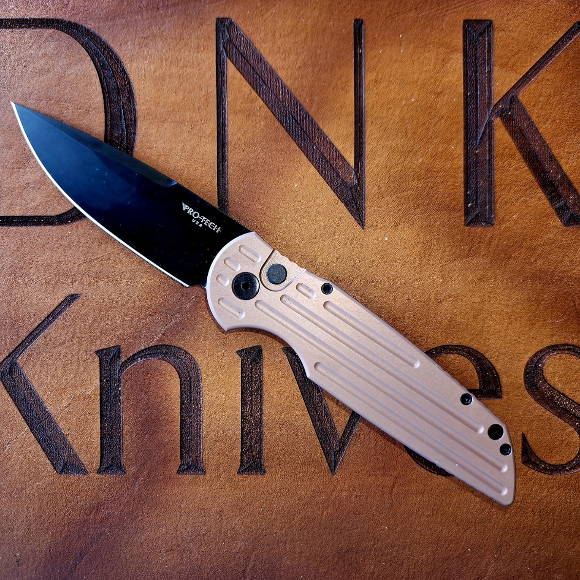 Protech Tactical Response TR-3 Auto FDE Aluminum Handle w/Grooves Black DLC Blade - DNK Knives